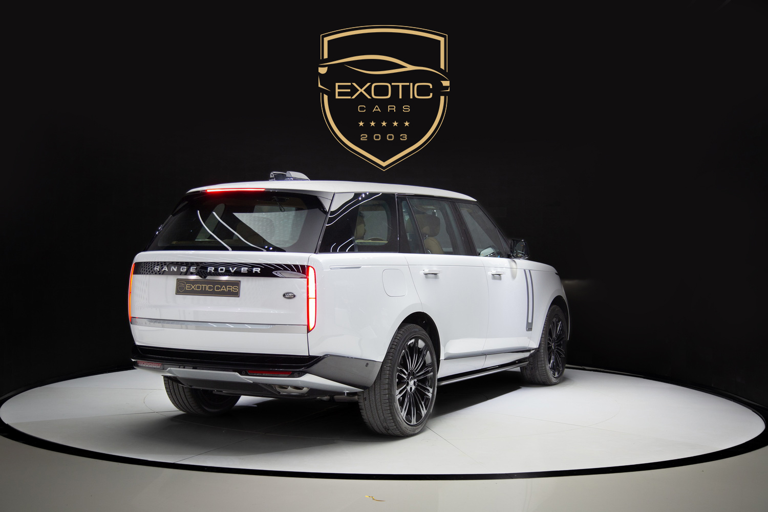 New 2023 White Range Rover Vogue Autobiography P530 For Sale in Dubai, UAE