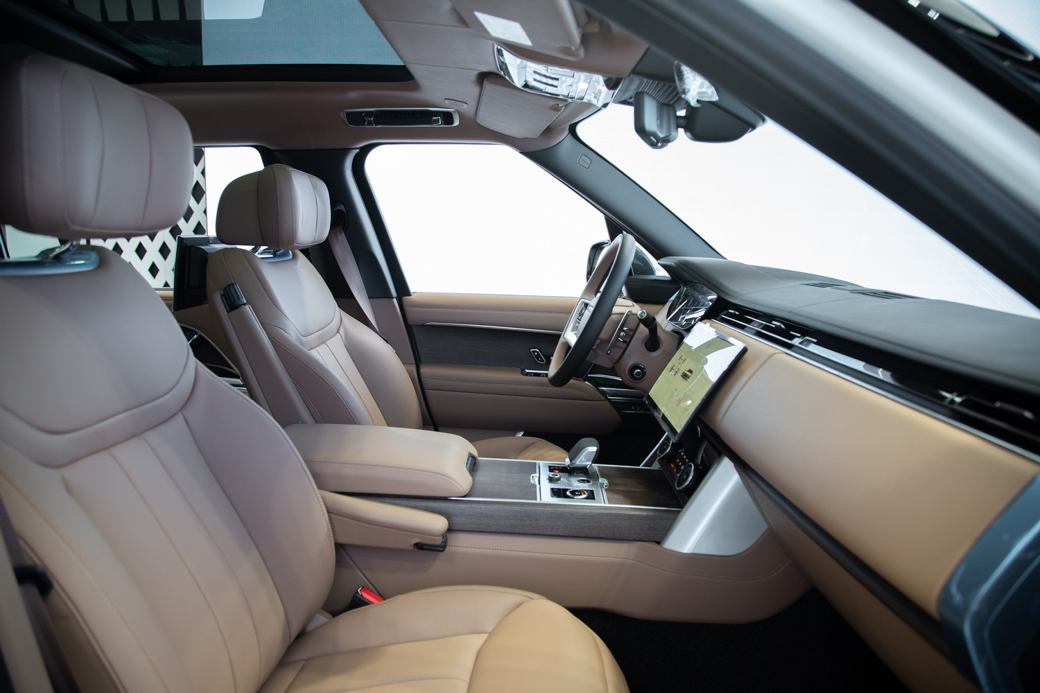 New 2023 White Range Rover Vogue Autobiography P530 For Sale in Dubai, UAE