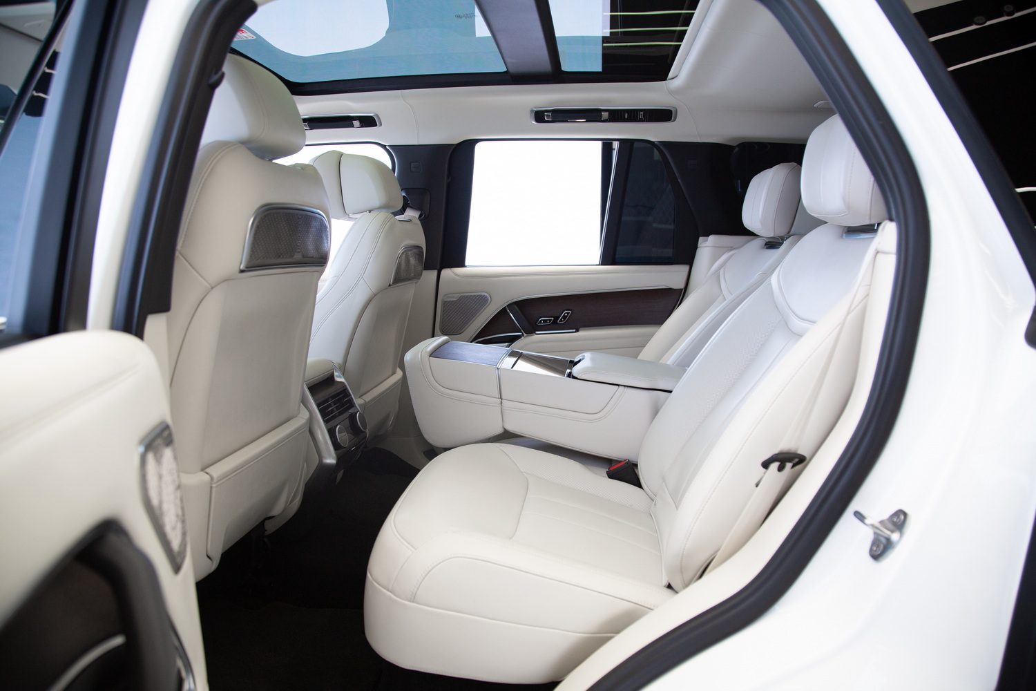 2022 White Range Rover Vogue Autobiography P530 For Sale in Dubai, UAE