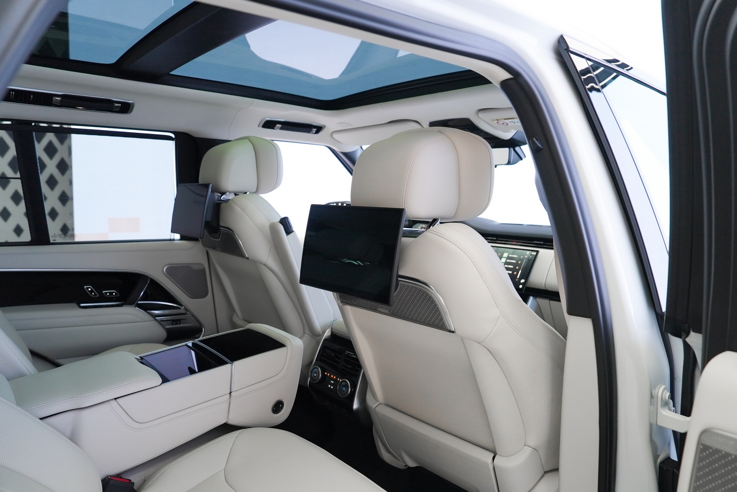 2023 White Range Rover Vogue Autobiography P530 V8