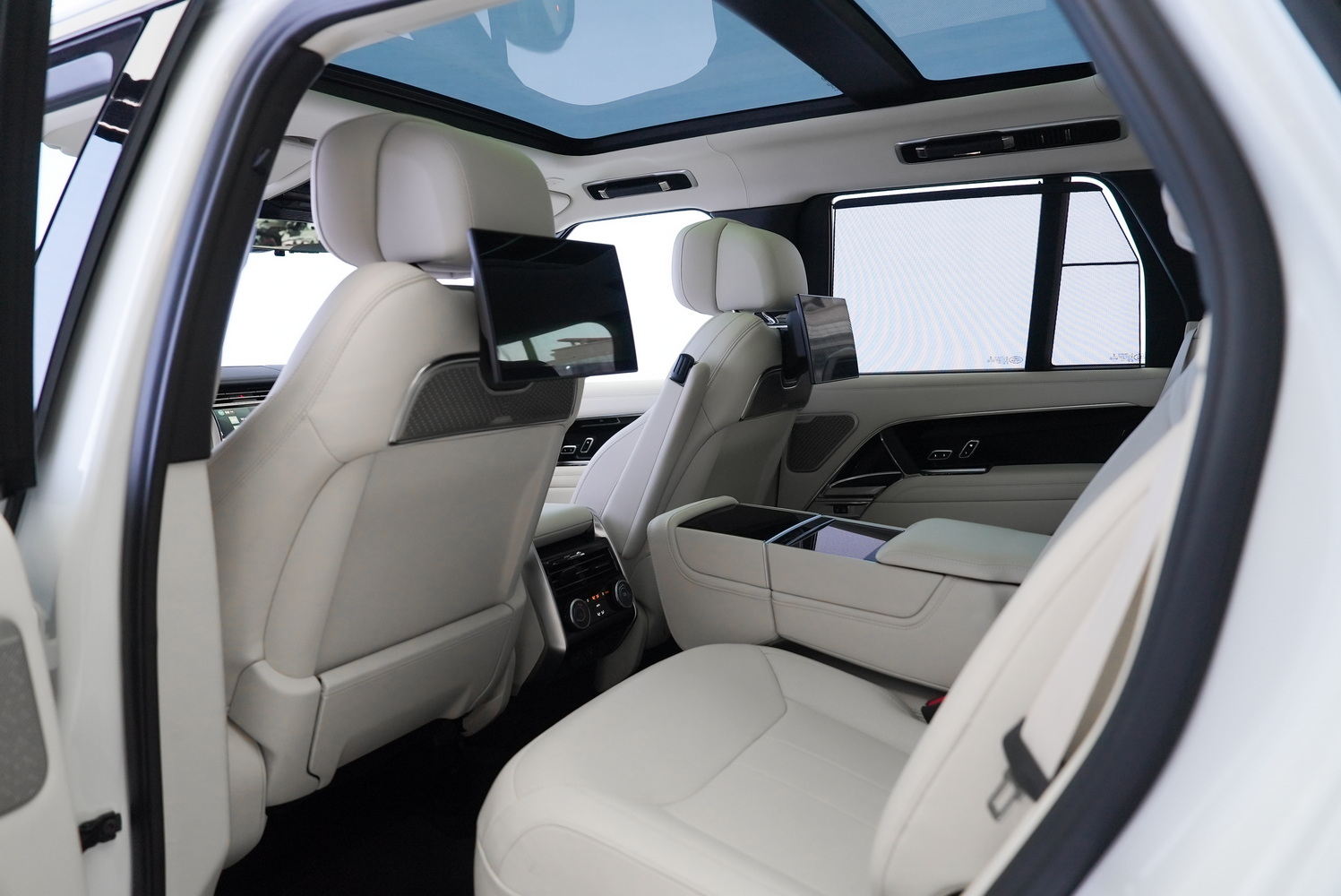 2023 White Range Rover Vogue Autobiography P530 V8