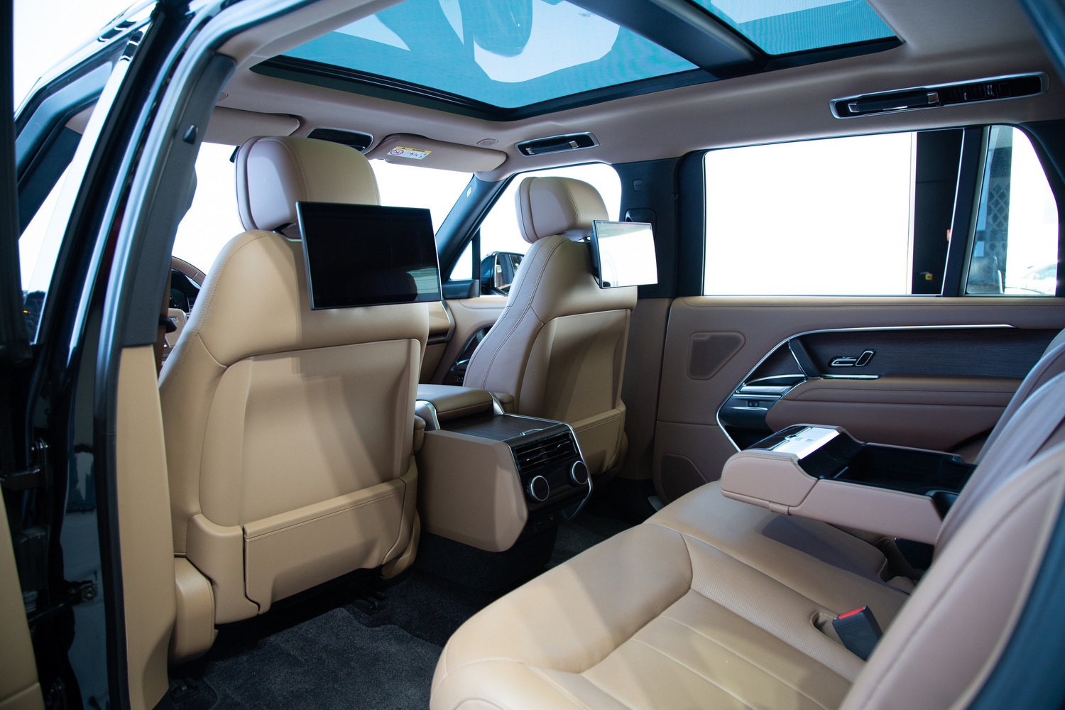 Used 2022 Range Rover HSE P530 Long Wheelbase For Sale in Dubai, UAE