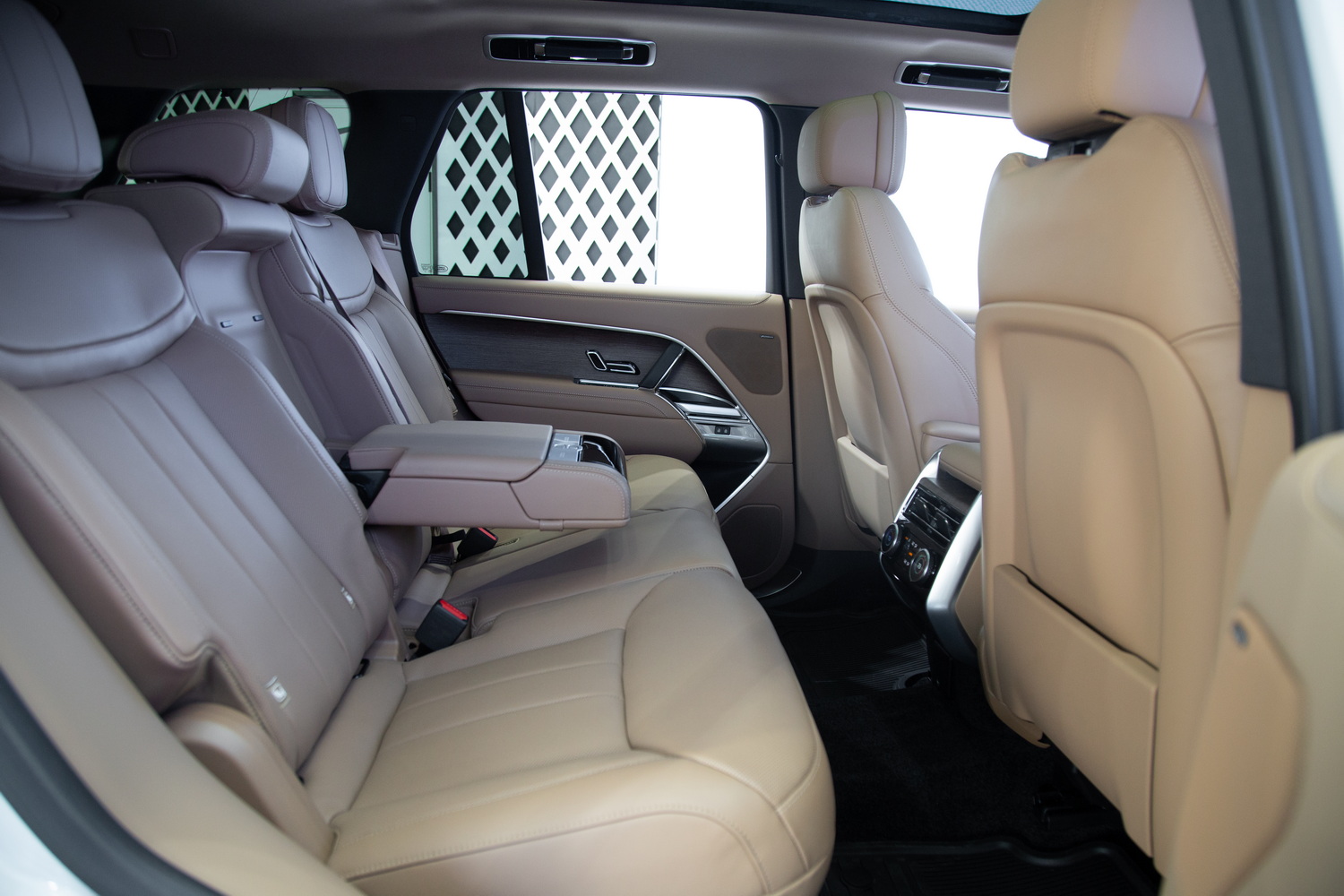 2024 Range Rover Vogue SE P400 For Sale in Dubai, UAE