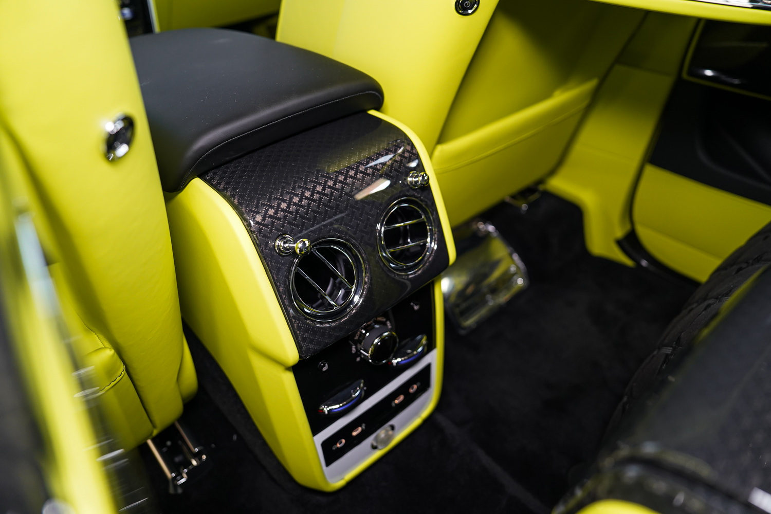 2026 White + Green Rolls Royce Cullinan Black Badge For Sale in Dubai, UAE