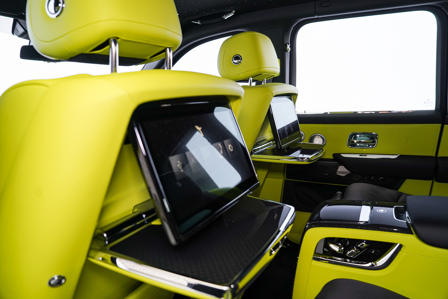 2026 White + Green Rolls Royce Cullinan Black Badge For Sale in Dubai, UAE