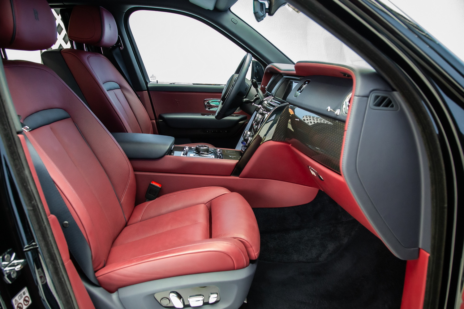 2022 Black Rolls Royce Cullinan Black Badge For Sale in Dubai, UAE