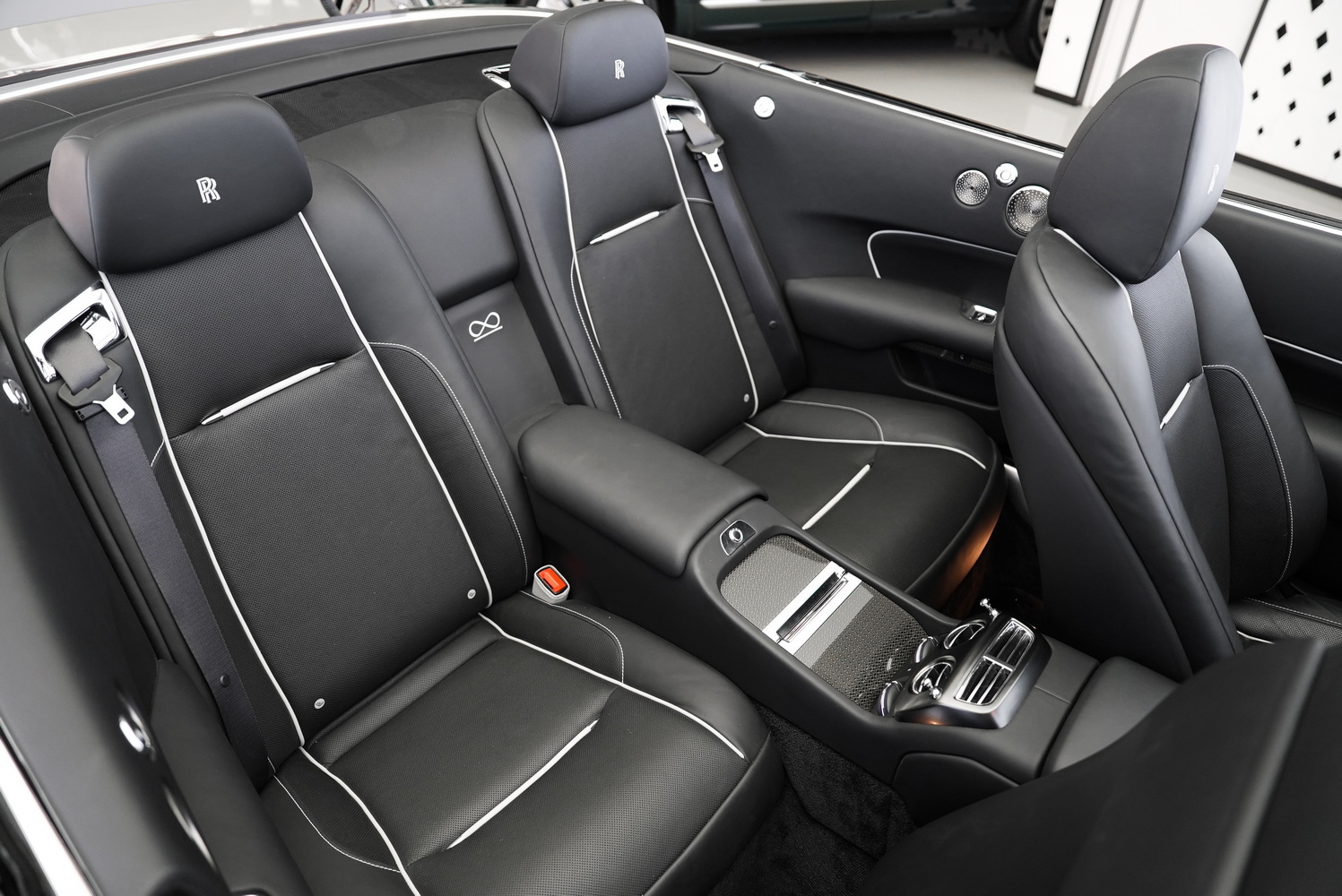 2021 Nardo Grey Rolls Royce Dawn ONYX Edition For Sale in Dubai, UAE