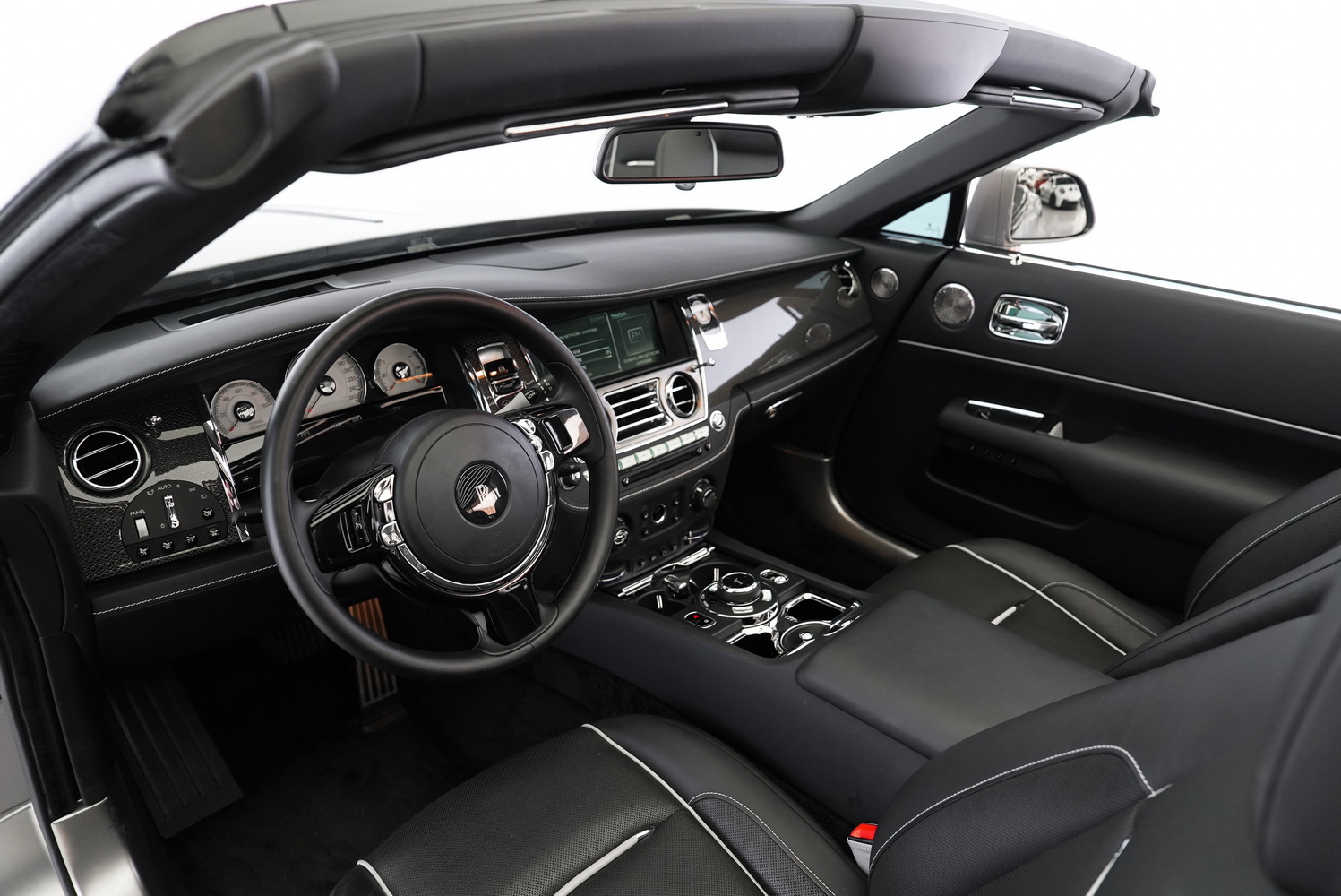 2021 Nardo Grey Rolls Royce Dawn ONYX Edition For Sale in Dubai, UAE