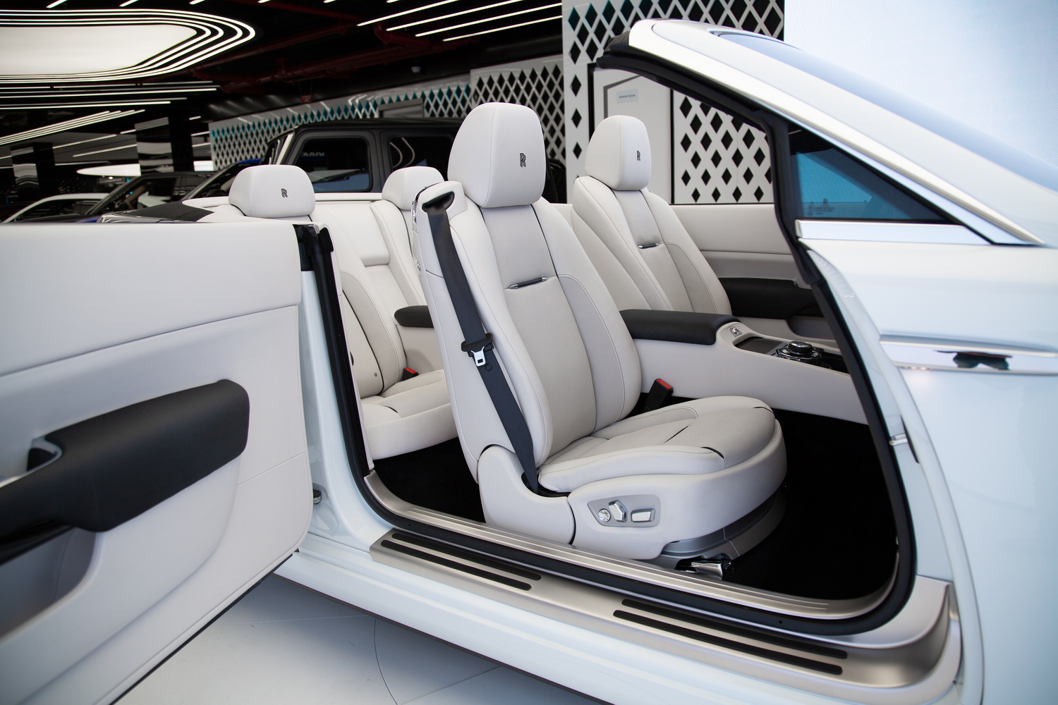 2019 White Rolls Royce Dawn For Sale in Dubai, UAE