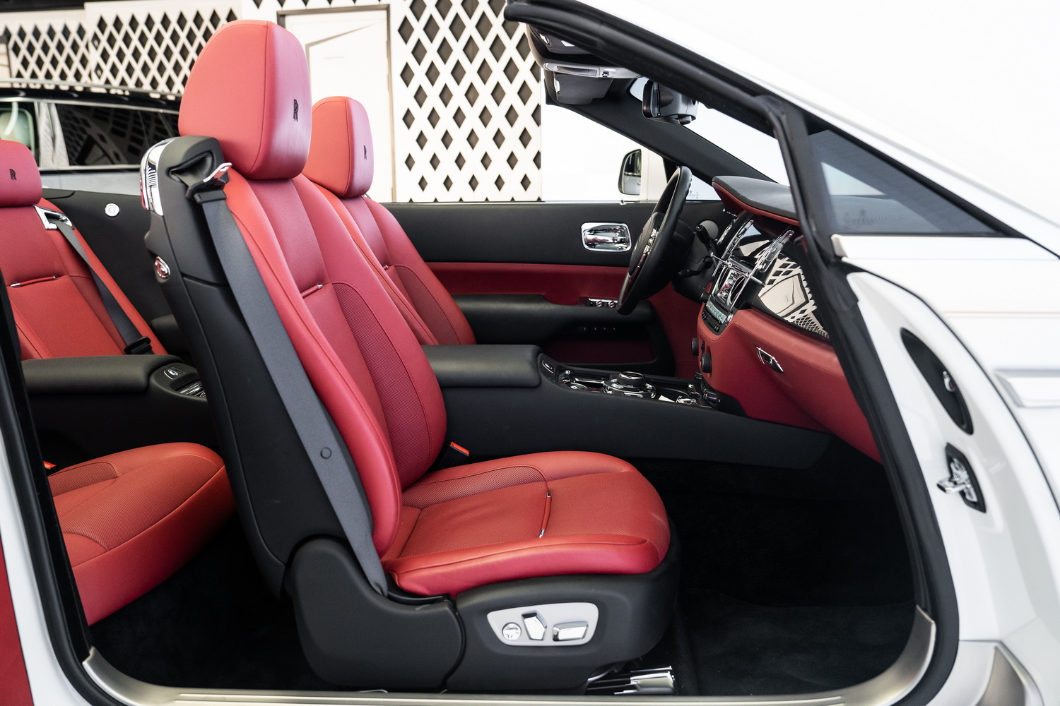 2016 White Rolls Royce Dawn For Sale in Dubai, UAE