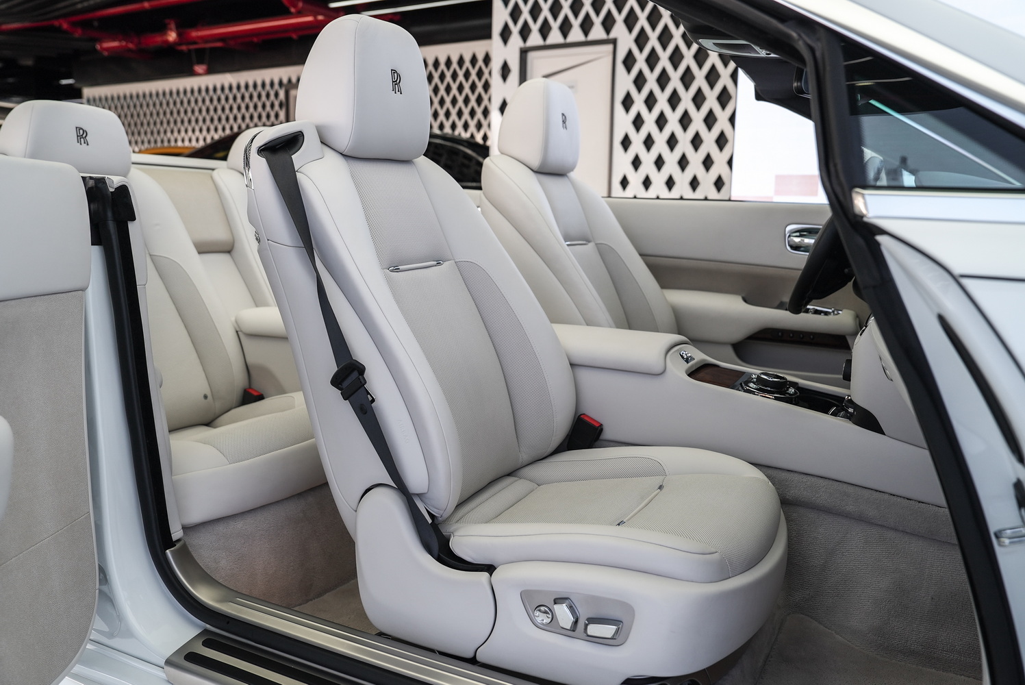 2017 White Rolls Royce Dawn For Sale in Dubai, UAE