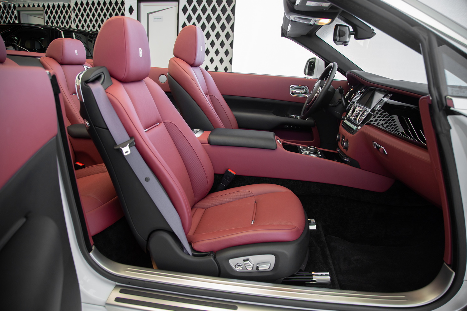 2017 White Rolls Royce Dawn For Sale in Dubai, UAE