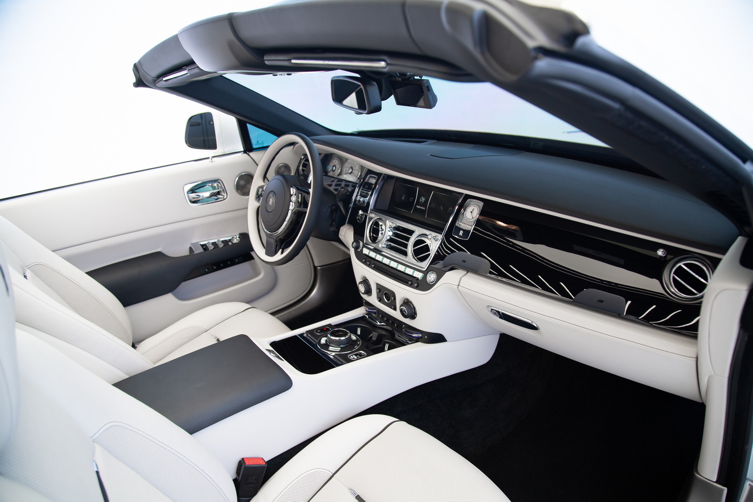 2019 White Rolls Royce Dawn For Sale in Dubai, UAE