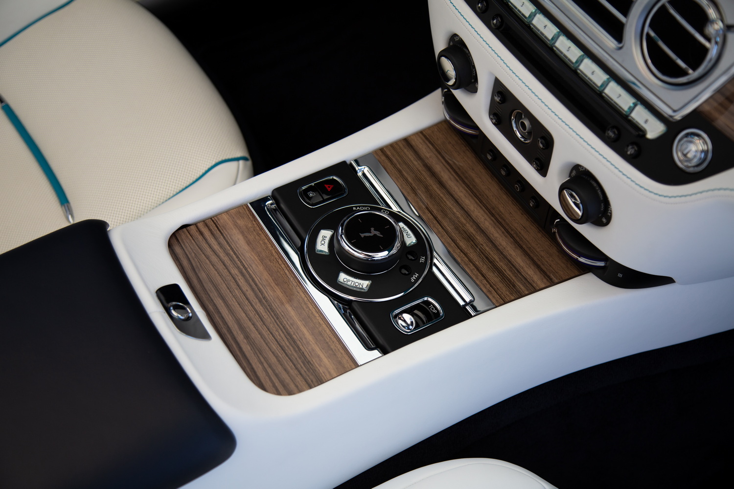 2016 White Rolls Royce Dawn For Sale in Dubai, UAE