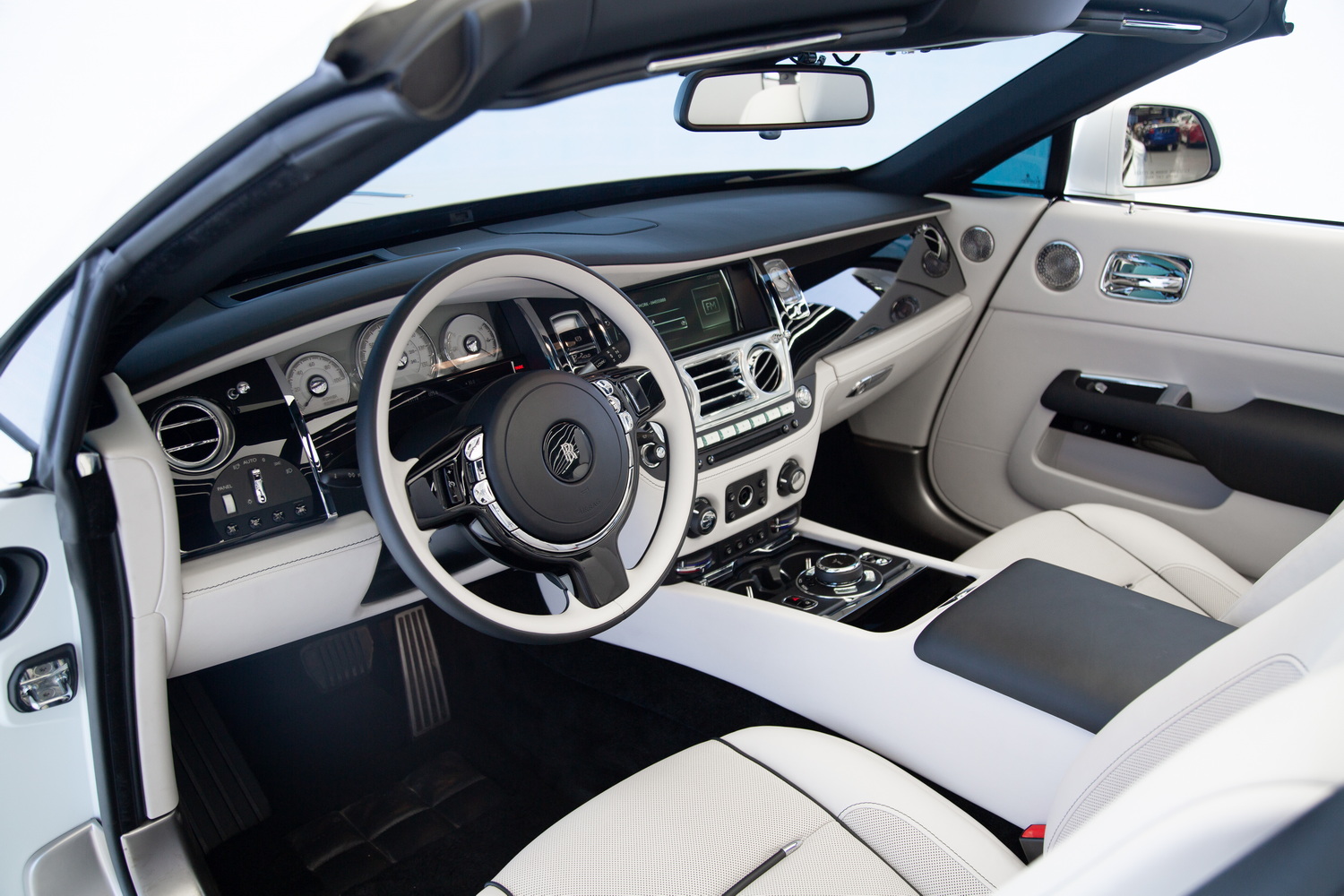2019 White Rolls Royce Dawn For Sale in Dubai, UAE