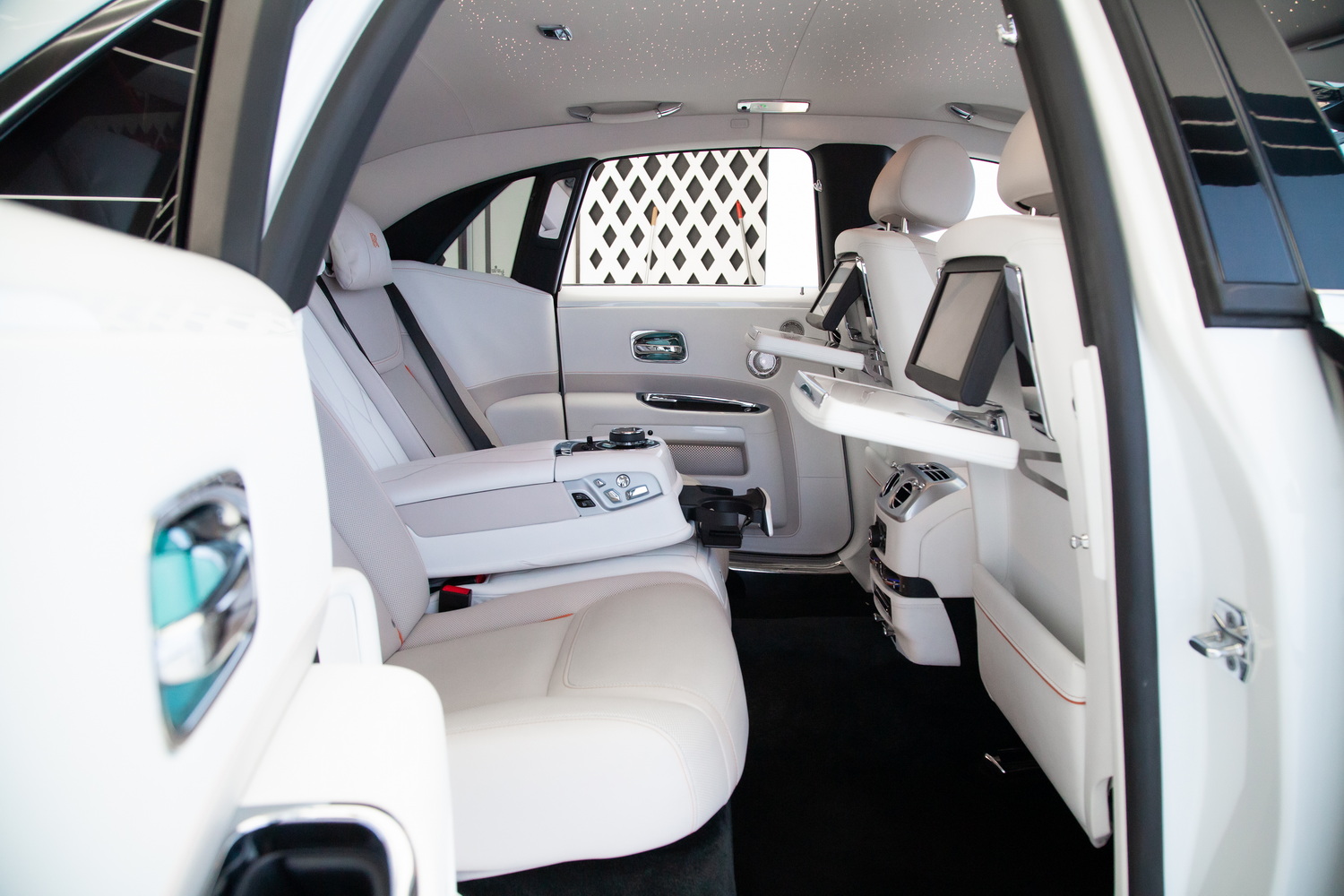 2020 White Rolls Royce Ghost Zenith Collection For Sale in Dubai, UAE