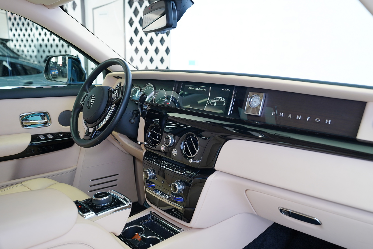 2022 Black Rolls Royce Phantom For Sale in Dubai, UAE